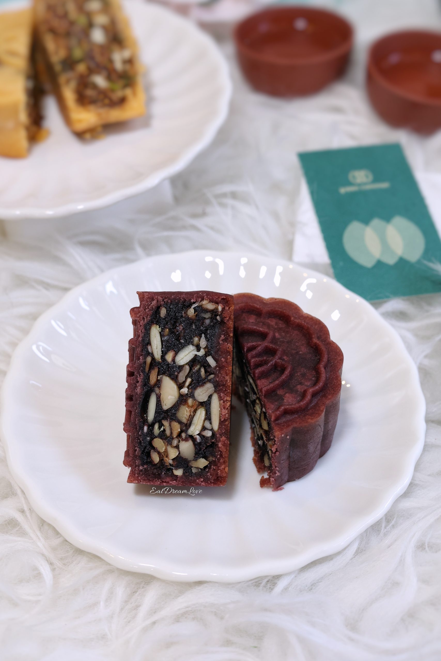 Green Common Vegan Mixed Nuts Mooncake Gift Set - EatDreamLove