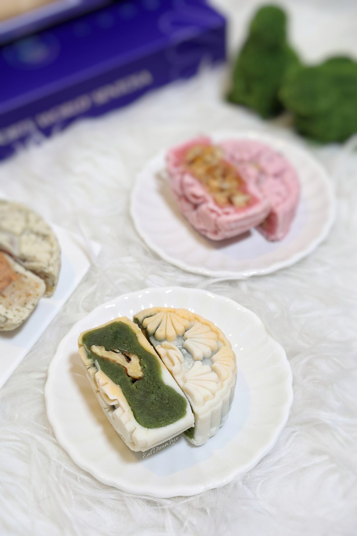 Traditional and Snow Skin Mooncakes by Resorts World Sentosa - EatDreamLove
