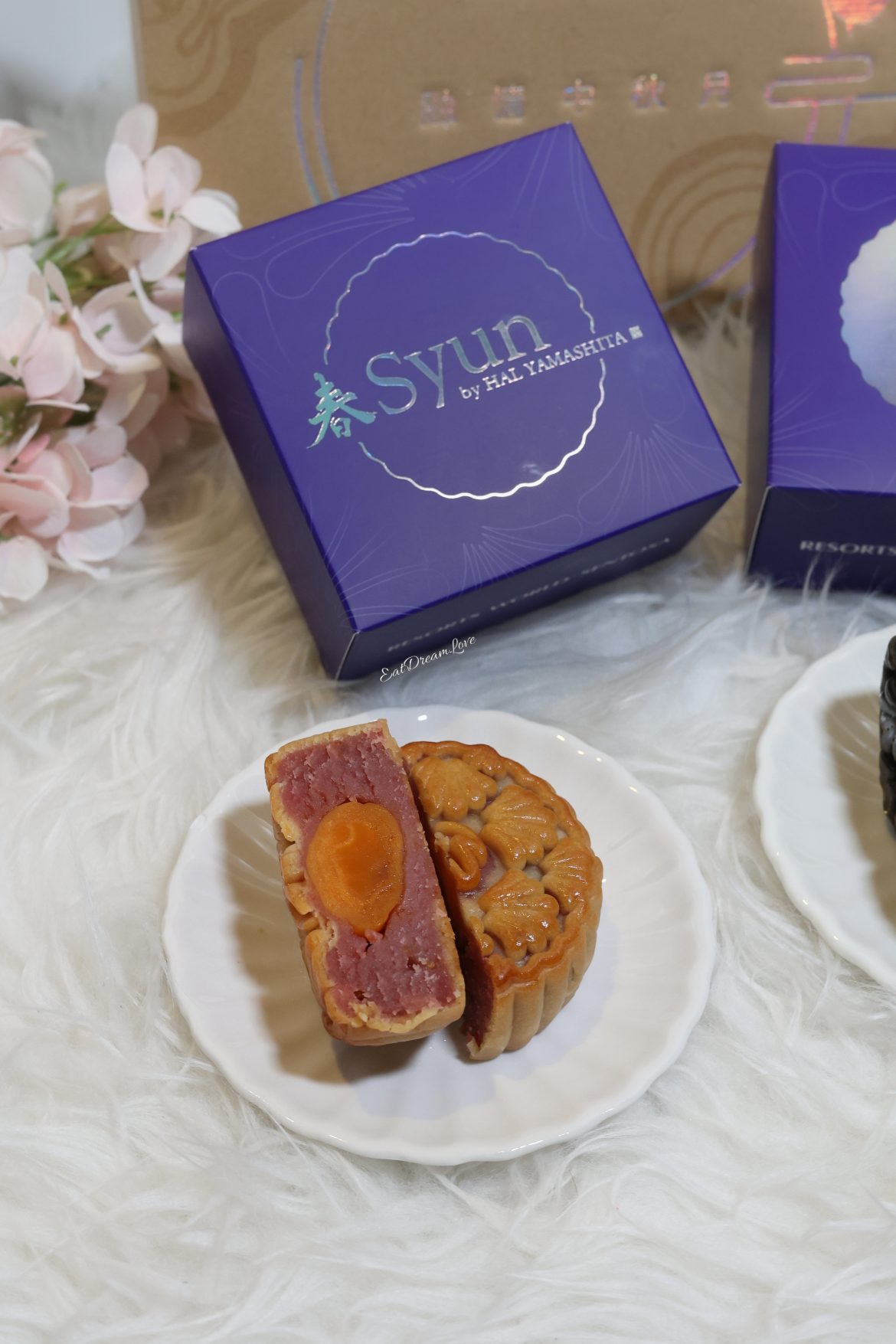 Traditional and Snow Skin Mooncakes by Resorts World Sentosa - EatDreamLove