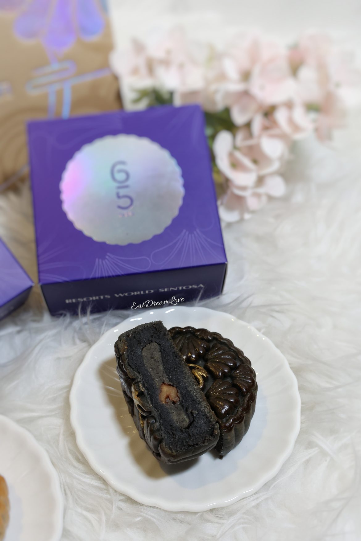 Traditional and Snow Skin Mooncakes by Resorts World Sentosa - EatDreamLove